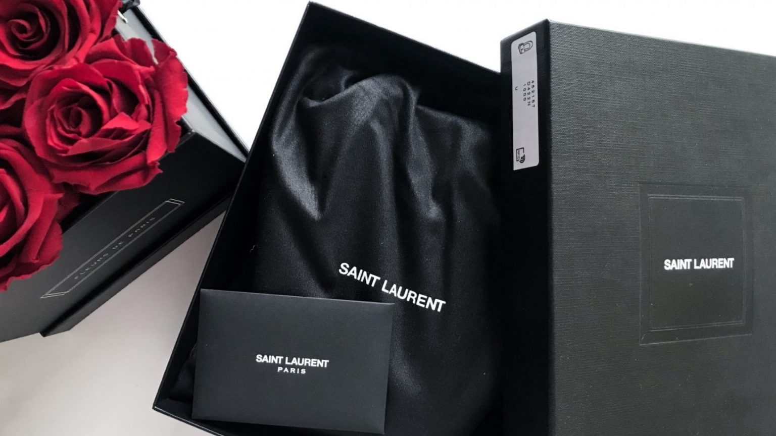 วิธีการอ่าน Authenticity Cards Saint Laurent