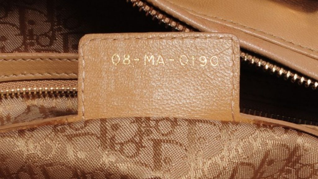 แนะนำเคล็ดลับ วิธีการอ่าน Date Code Dior - KATE💋 STYLE